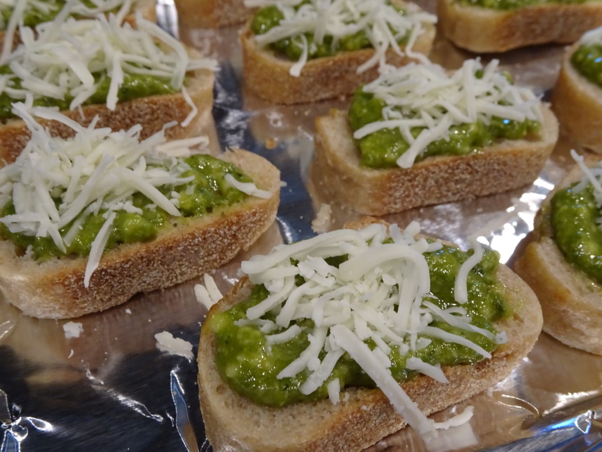 Cheesy Pesto Bread Appetizers – M&M Hit The Road