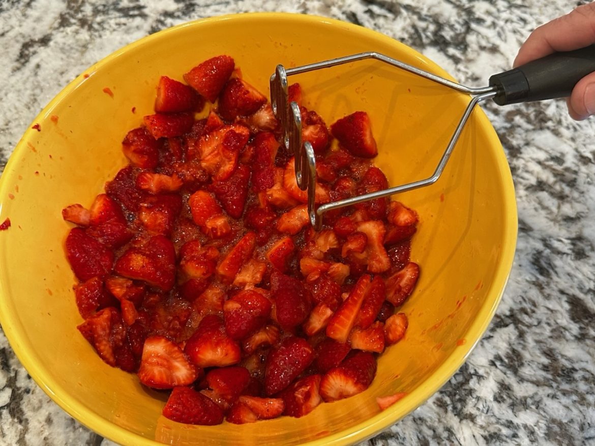 Easy Strawberry Shortcake – M&M Hit The Road
